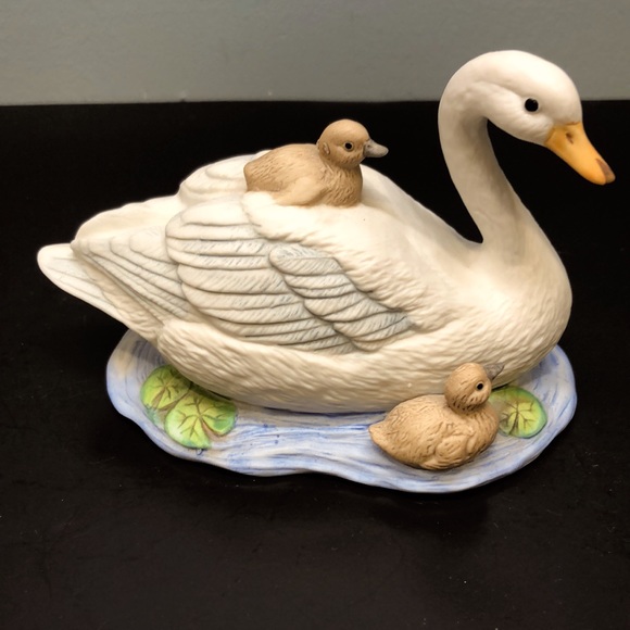 Homco | Accents | Vintage Homco Swan And Babies 467 | Poshmark